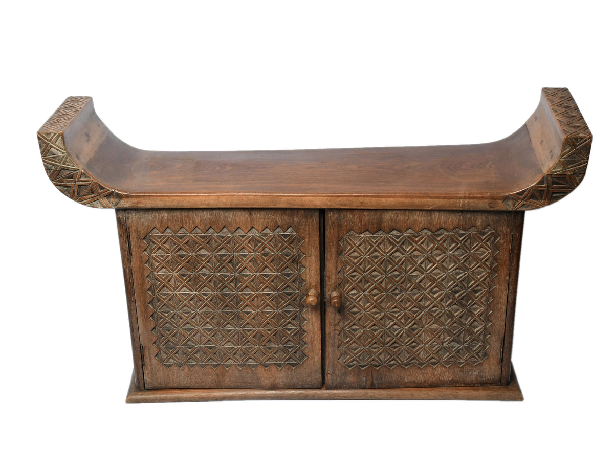 ASHANTI CEREMONIAL STOOL WITH CABINET FROM GHANA | Quintessence